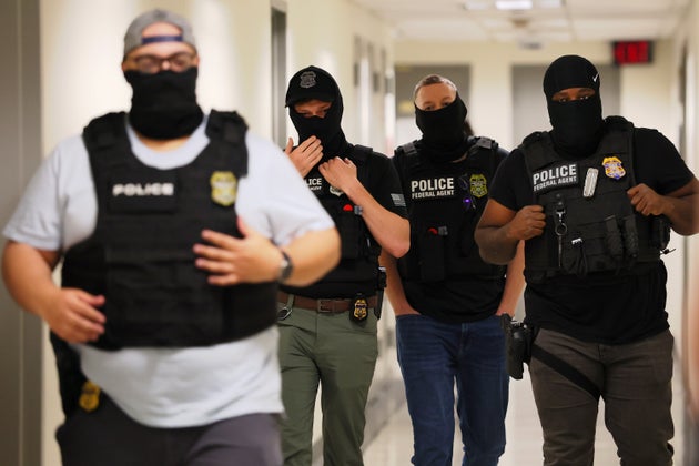 Would unmasking ICE make them less aggressive? We asked experts.