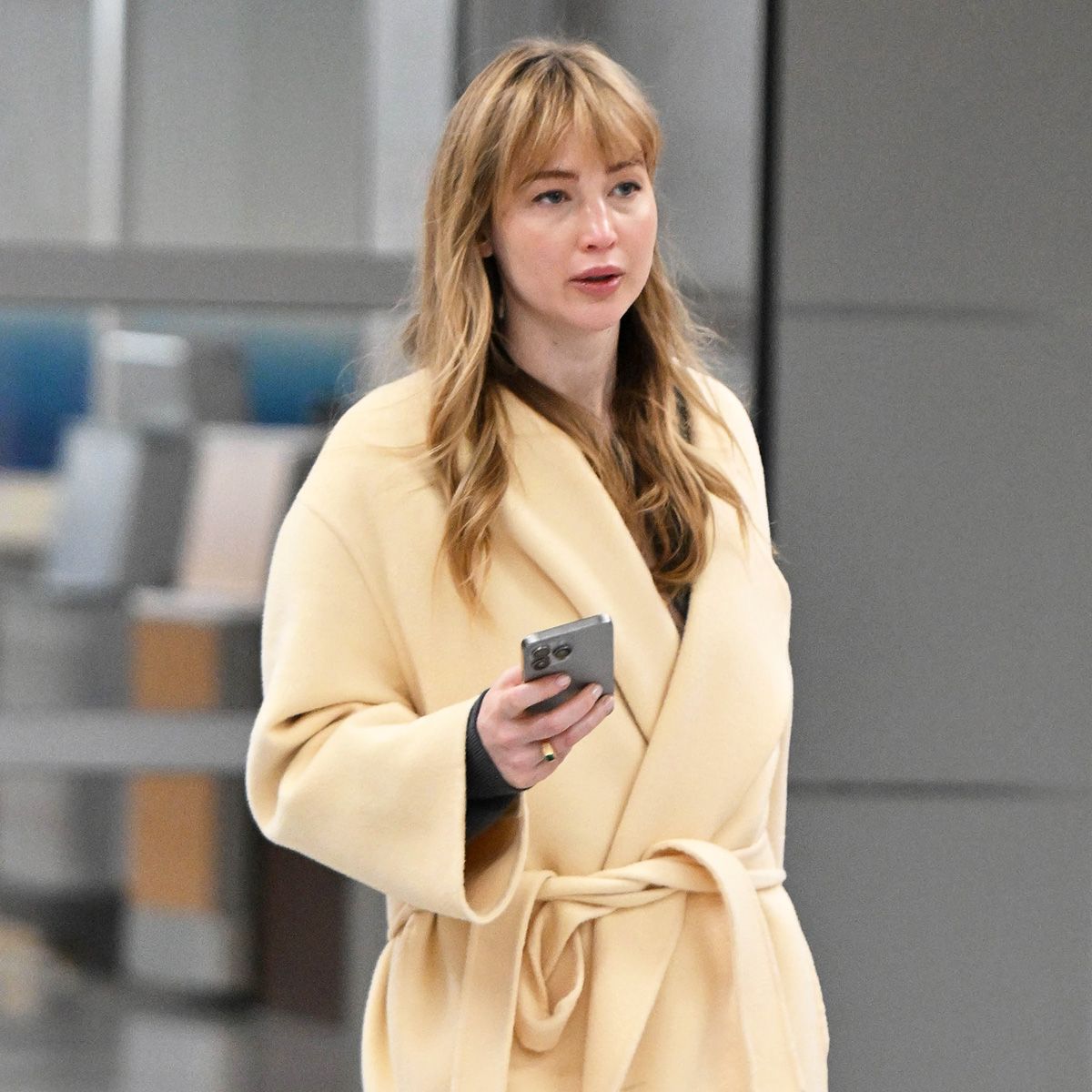 Here's what Jennifer Lawrence is wearing to the airport in 2026: this ...
