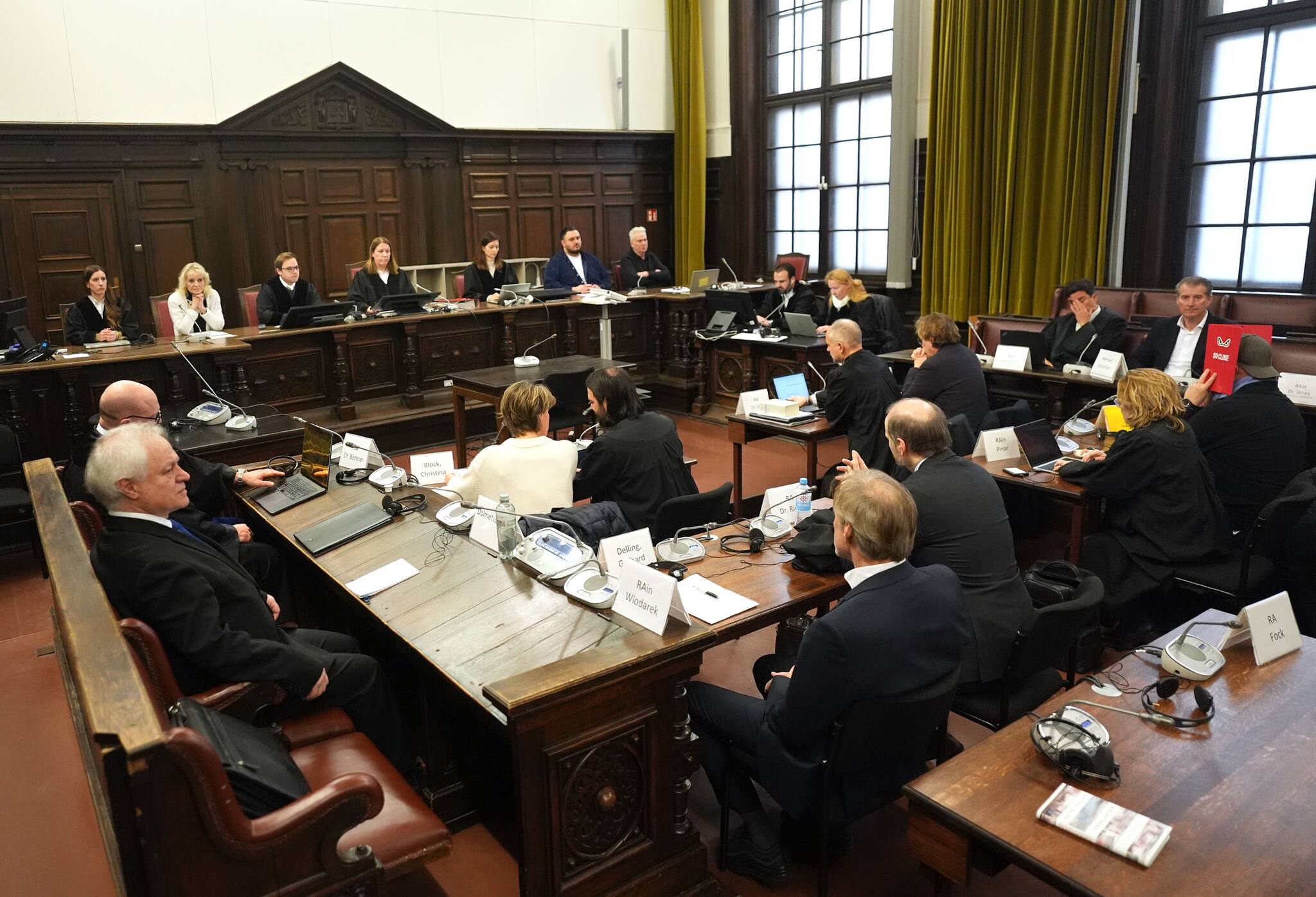 Christina Block rückt vor Gericht von ihrem Vater ab