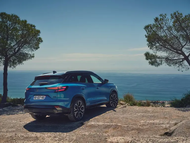 Prova Renault Austral 2026: il C-SUV è sempre bello da guidare e sfida ...