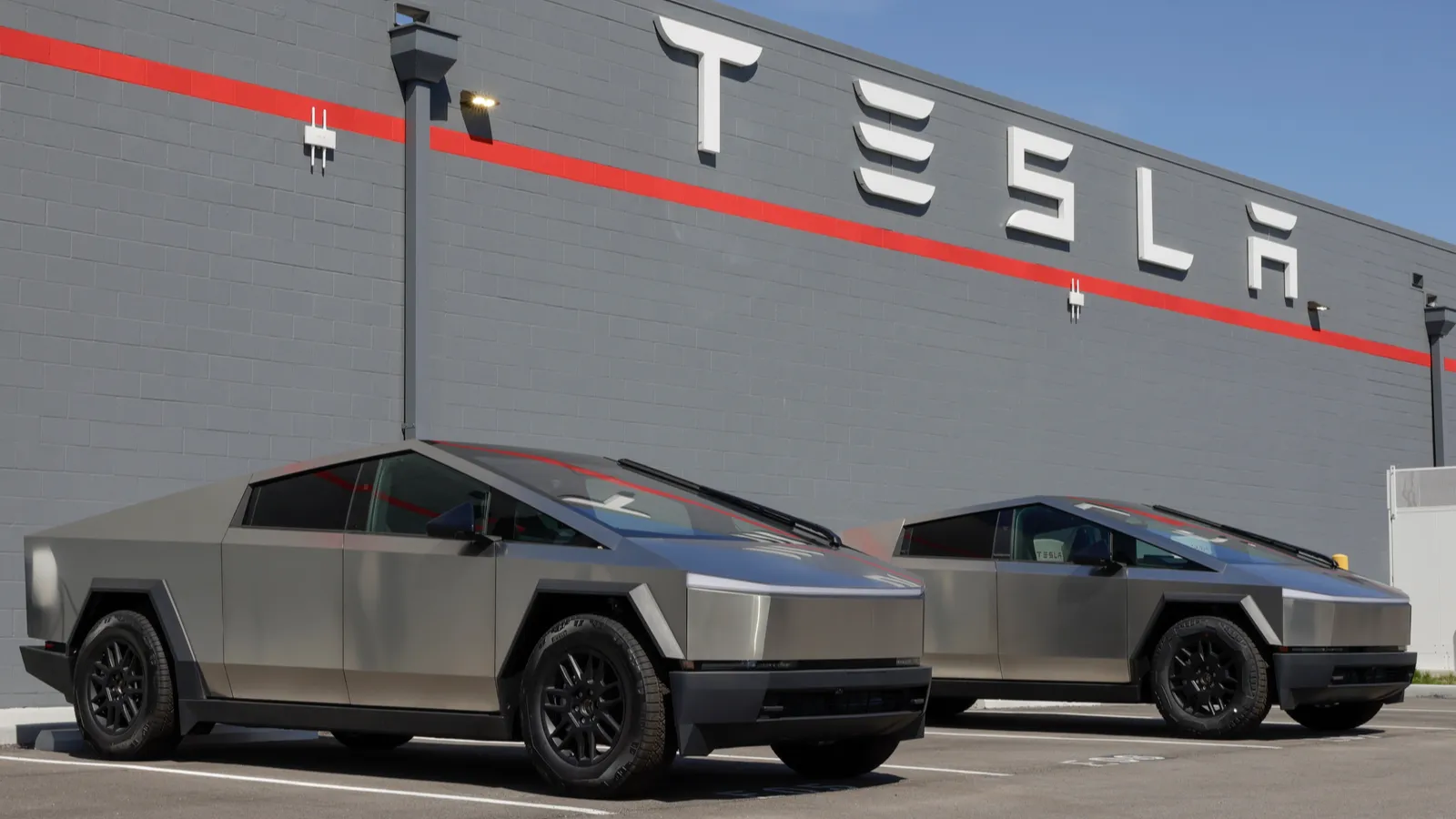 Tesla built the Cybertruck to turn heads, but sales now have to do the ...
