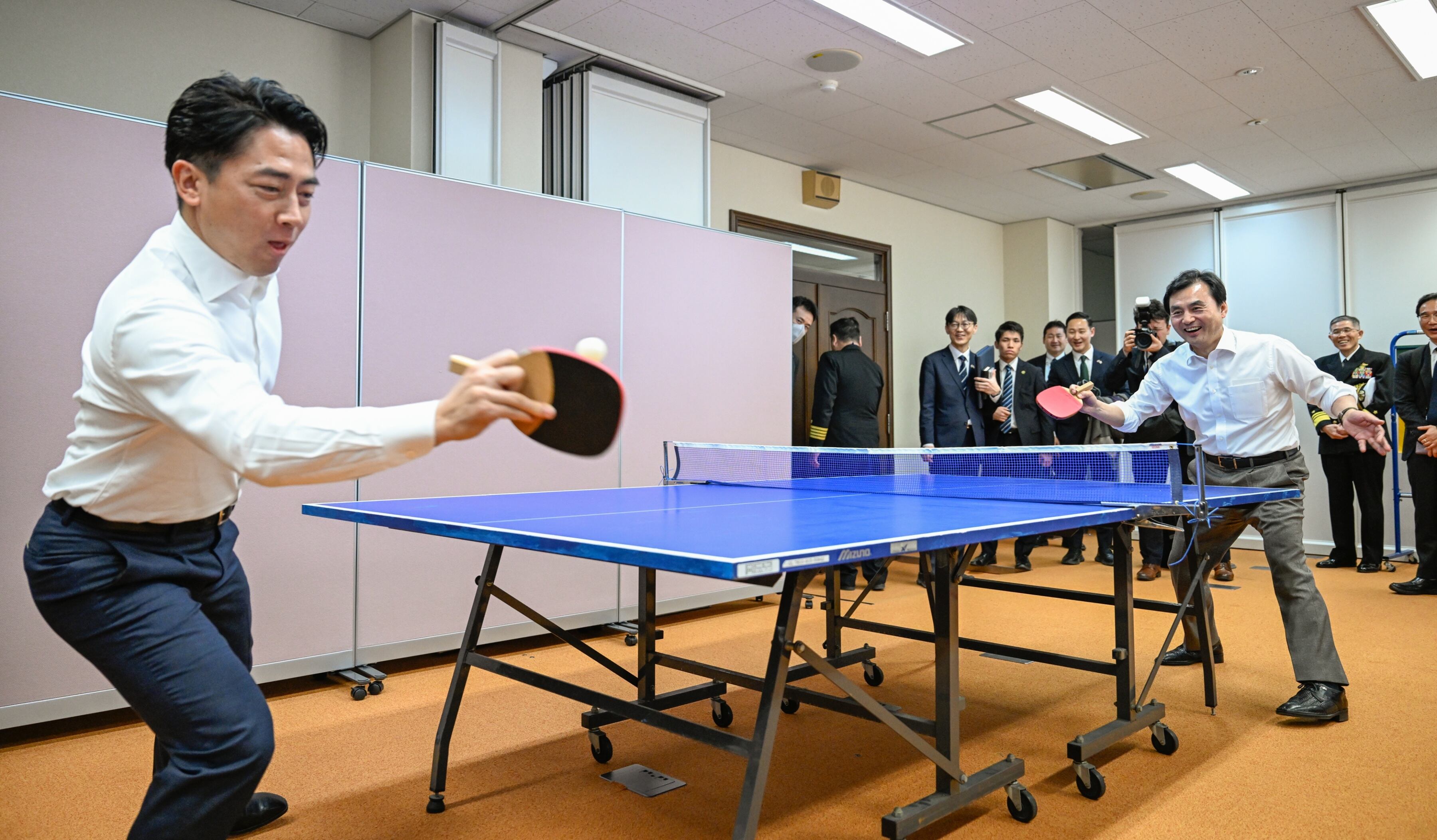 Korea-Japan defense ministers bond over table tennis