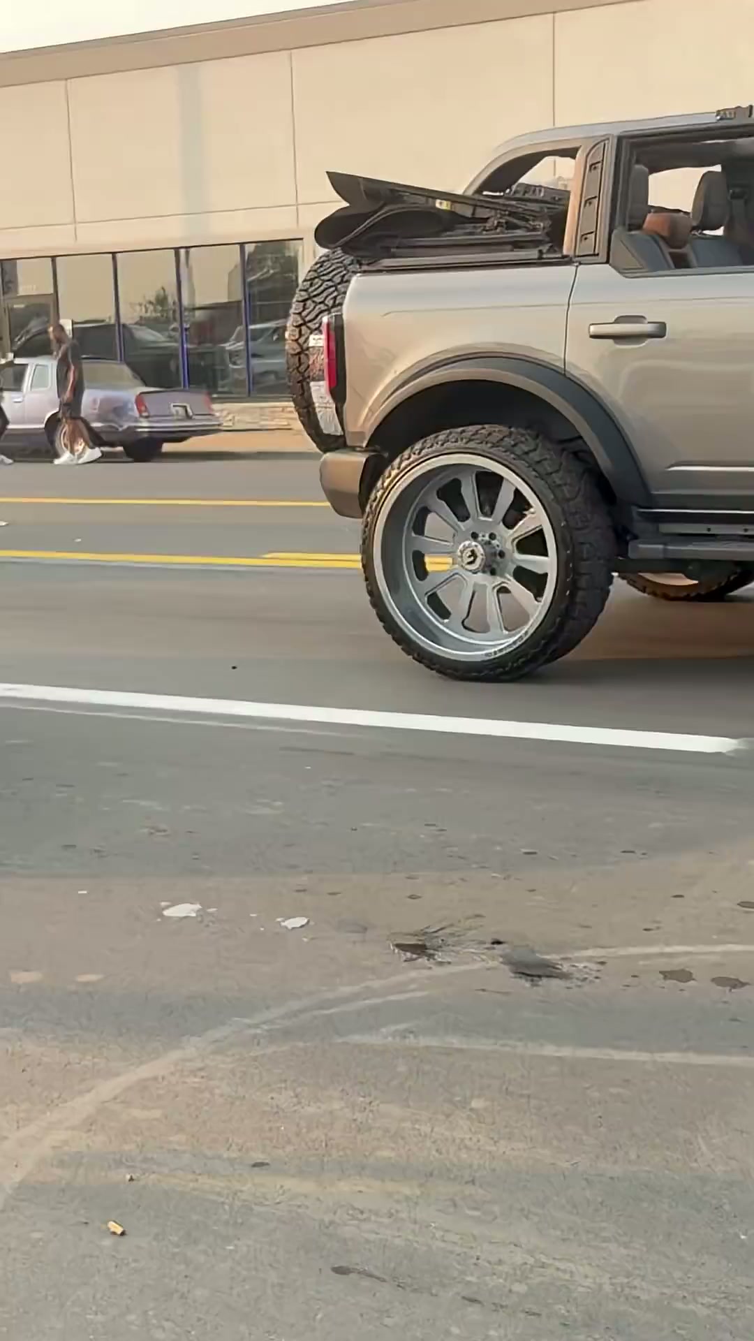 Black Jeep Trackhawk on 26’s Davins Riding