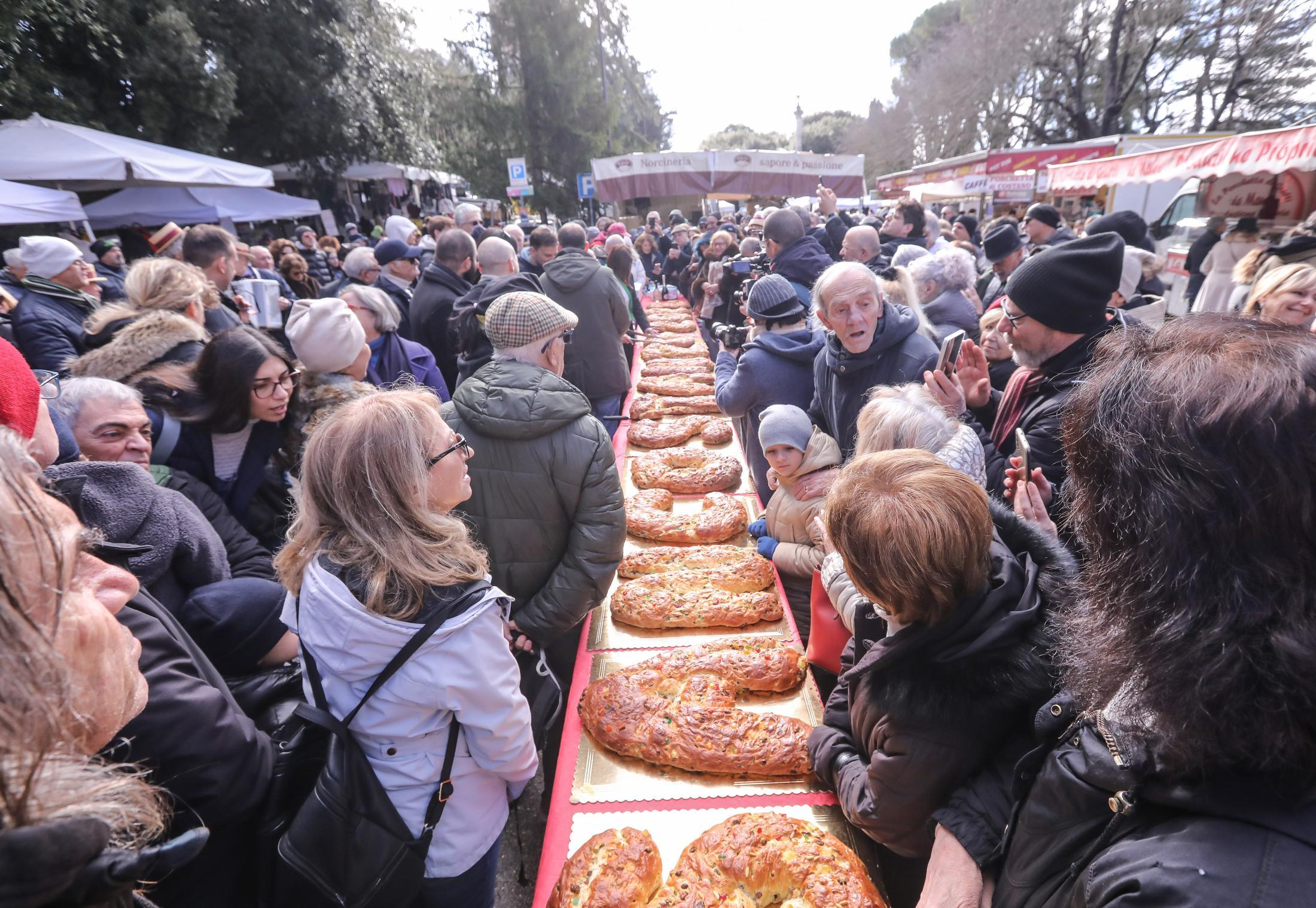 San Costanzo, festa sia. Fede, tradizione e torcolo: "Un Santo molto ...