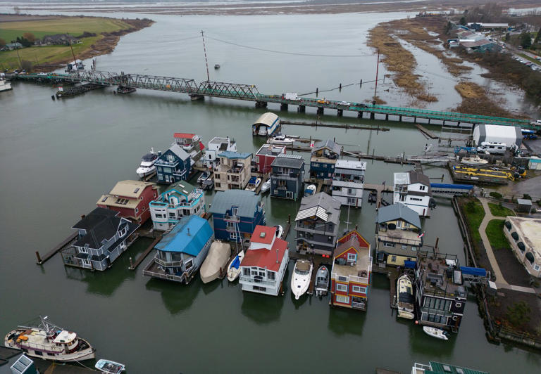 Wagon-dragging BC islanders face weeks without vehicle bridge, knocked ...