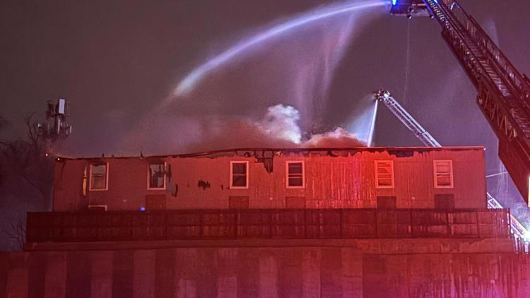 AFD responds to fire at abandoned Central East Austin apartment complex