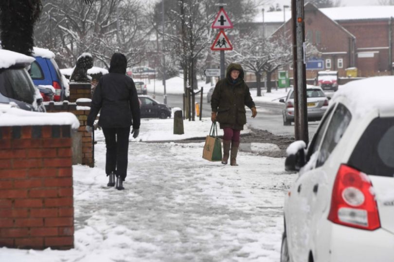 Met Office names all the UK areas set to escape snow over weekend ...