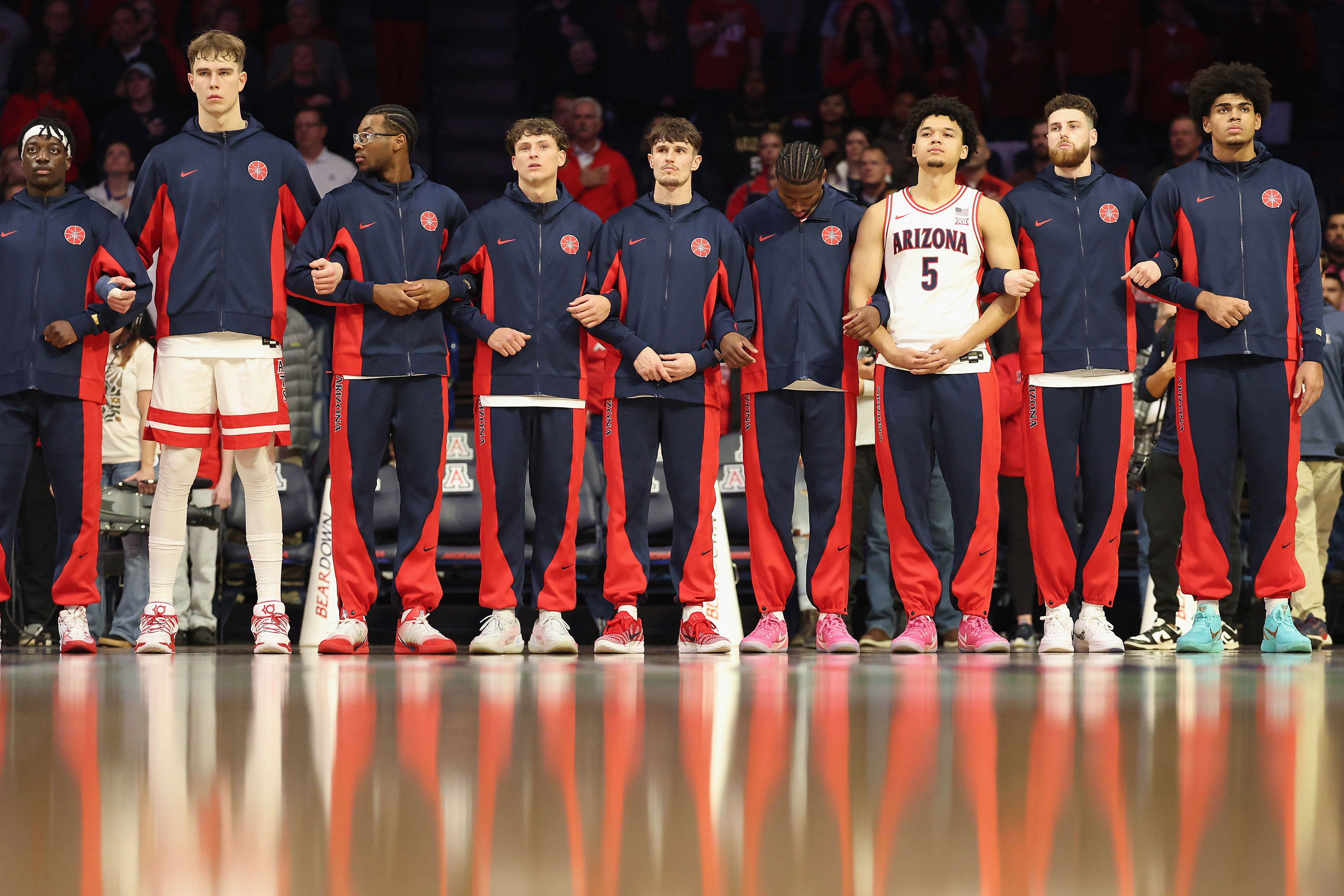On the cusp of a record start, Arizona men’s basketball staying focused ...