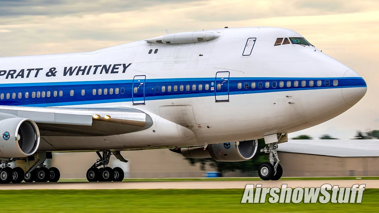 Watch multiple aircraft take off and land at the same time at Oshkosh