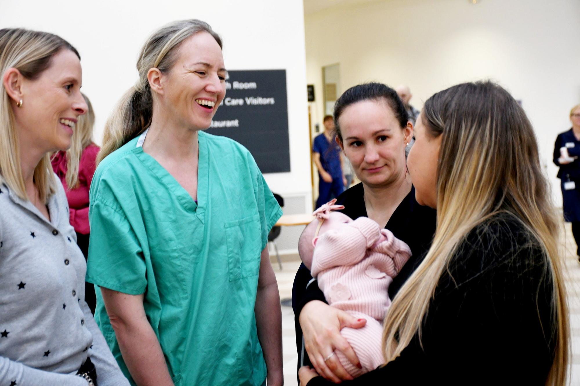 Watch heartwarming moment mother recovering from double lung transplant ...