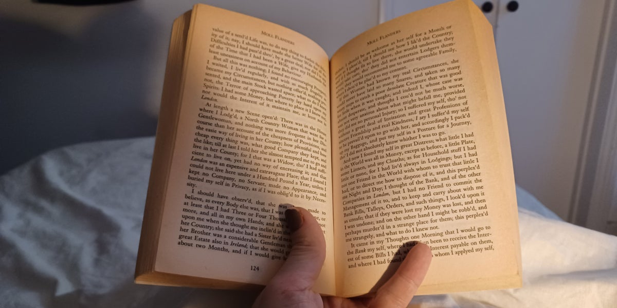 Does reading before bed actually help you sleep? I tried it