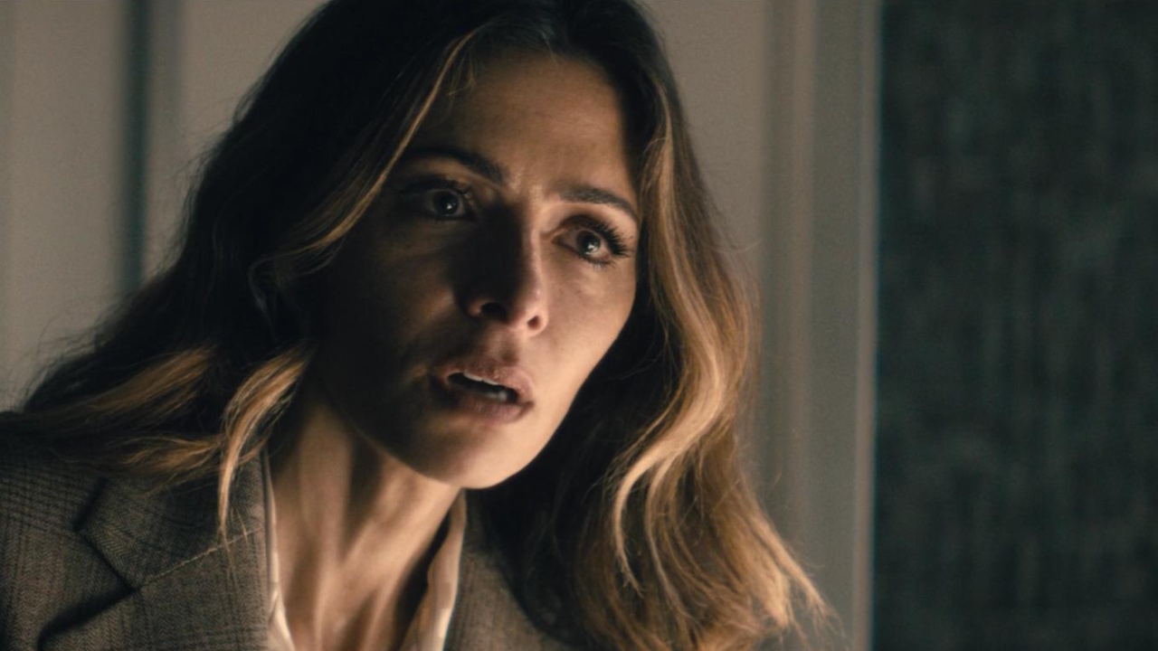 'Paradise' star recalls childhood trauma when her father held a gun to ...