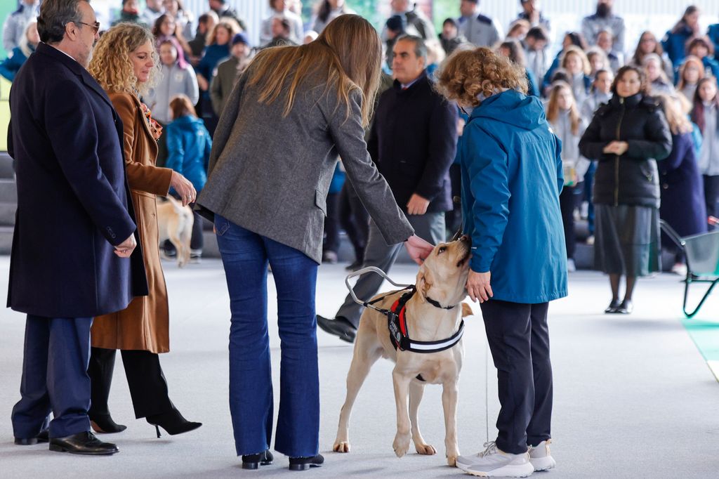Nuestro experto en comunicación no verbal sobre la infanta Sofía con ...