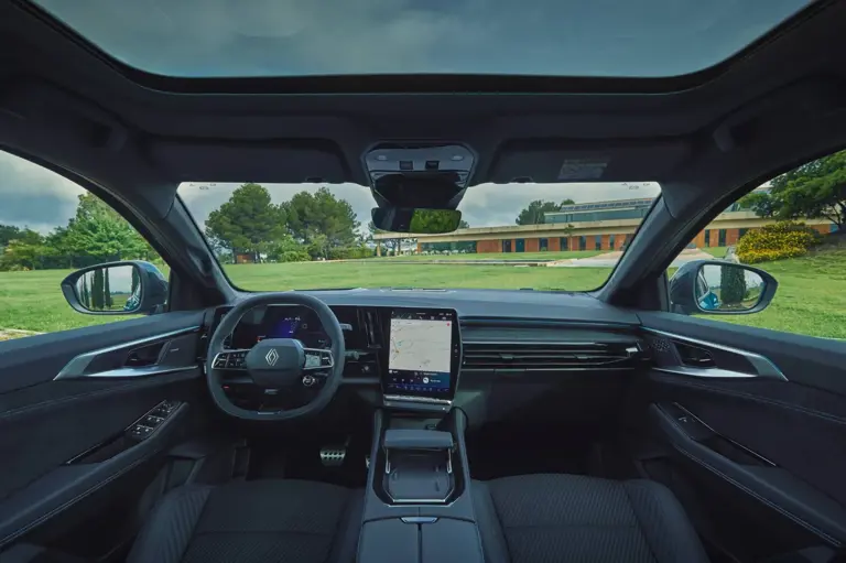 Prova Renault Austral 2026: il C-SUV è sempre bello da guidare e sfida ...