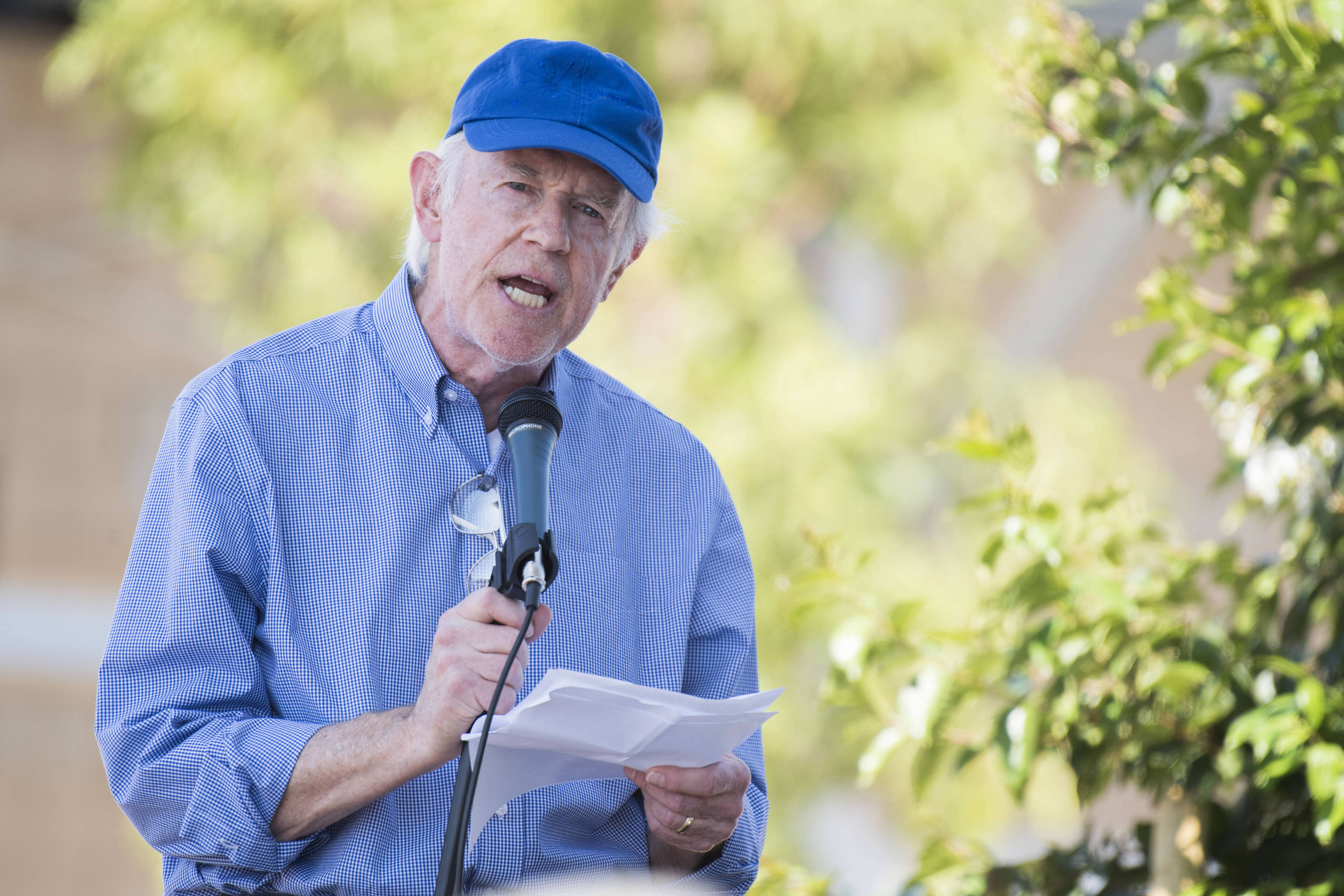 Who is Mike Farrell? Everything to know as the actor guest star on 9-1-1