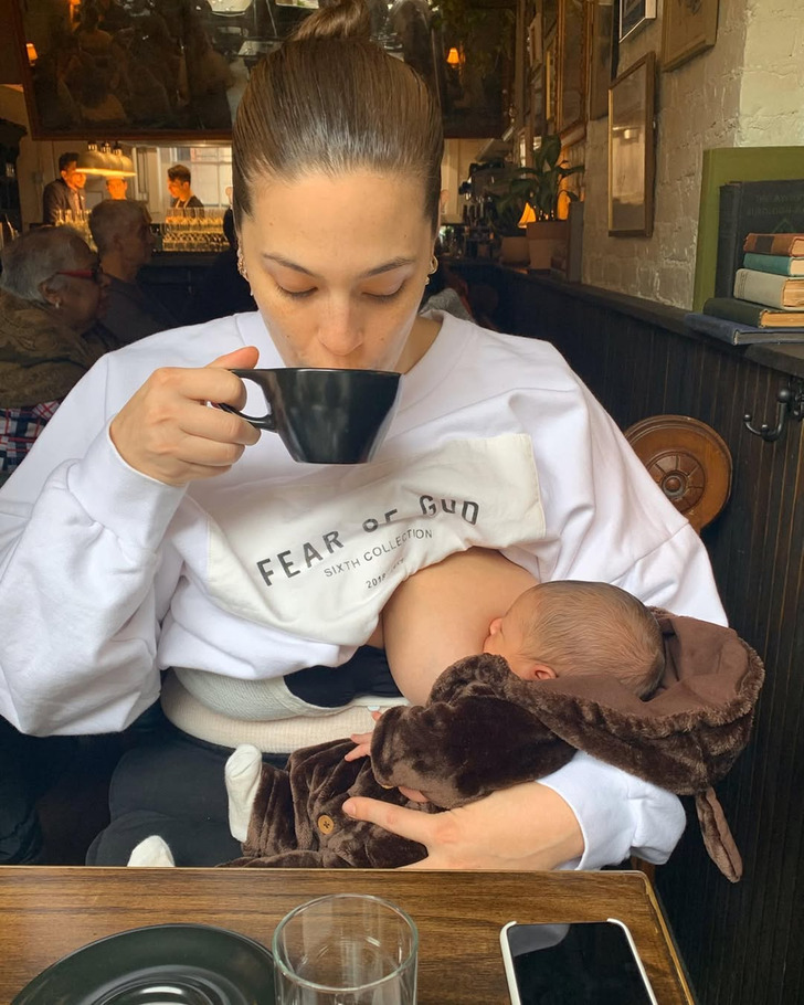 10 famous moms who prove breastfeeding can happen anywhere