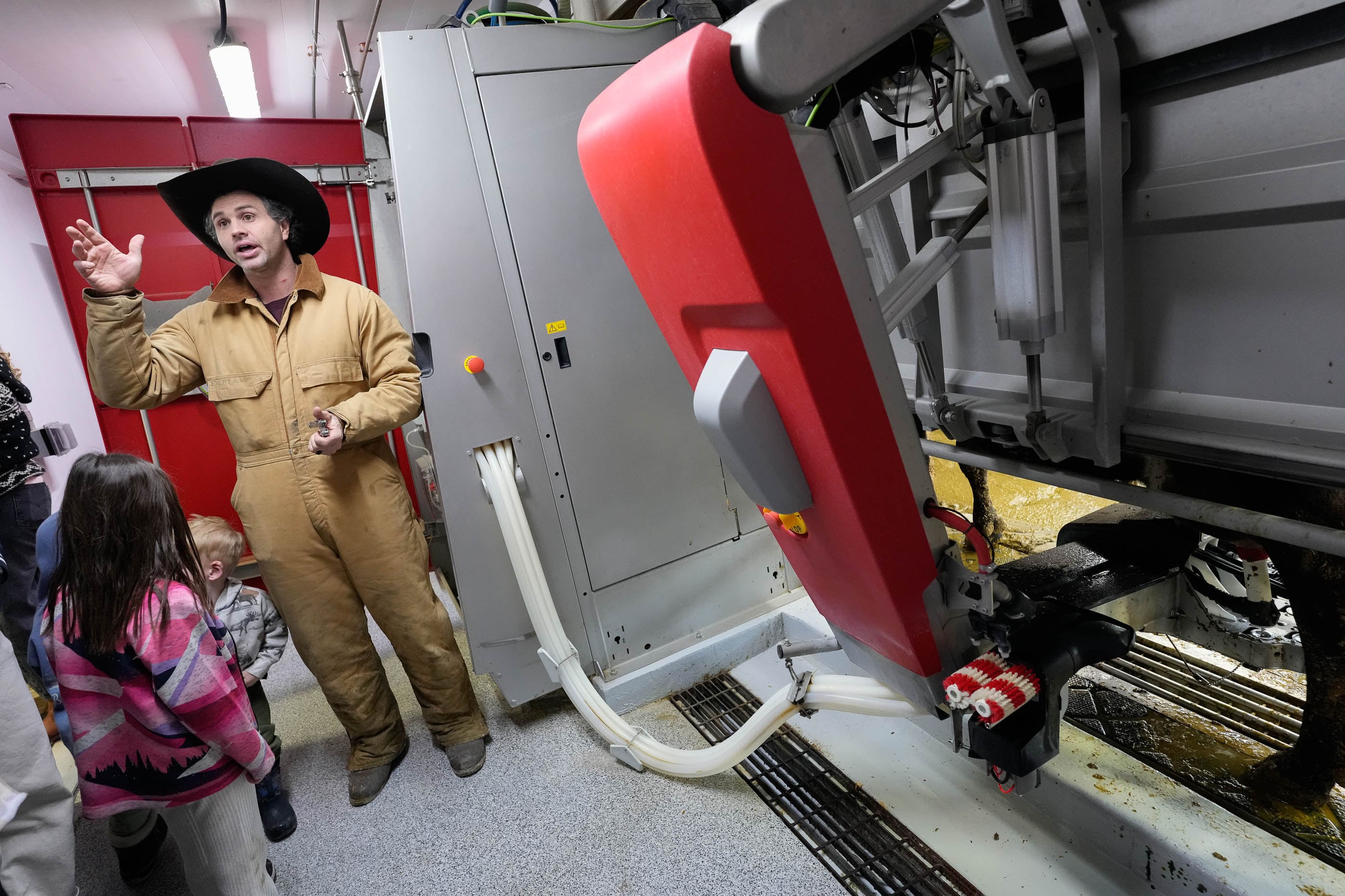 Utah’s famed Ballerina Farm welcomes public tours of its dairy ...