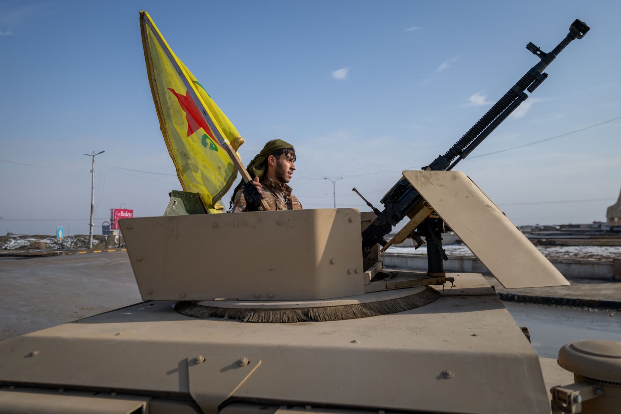 Les Kurdes signent un accord "global" avec le pouvoir syrien, Emmanuel ...