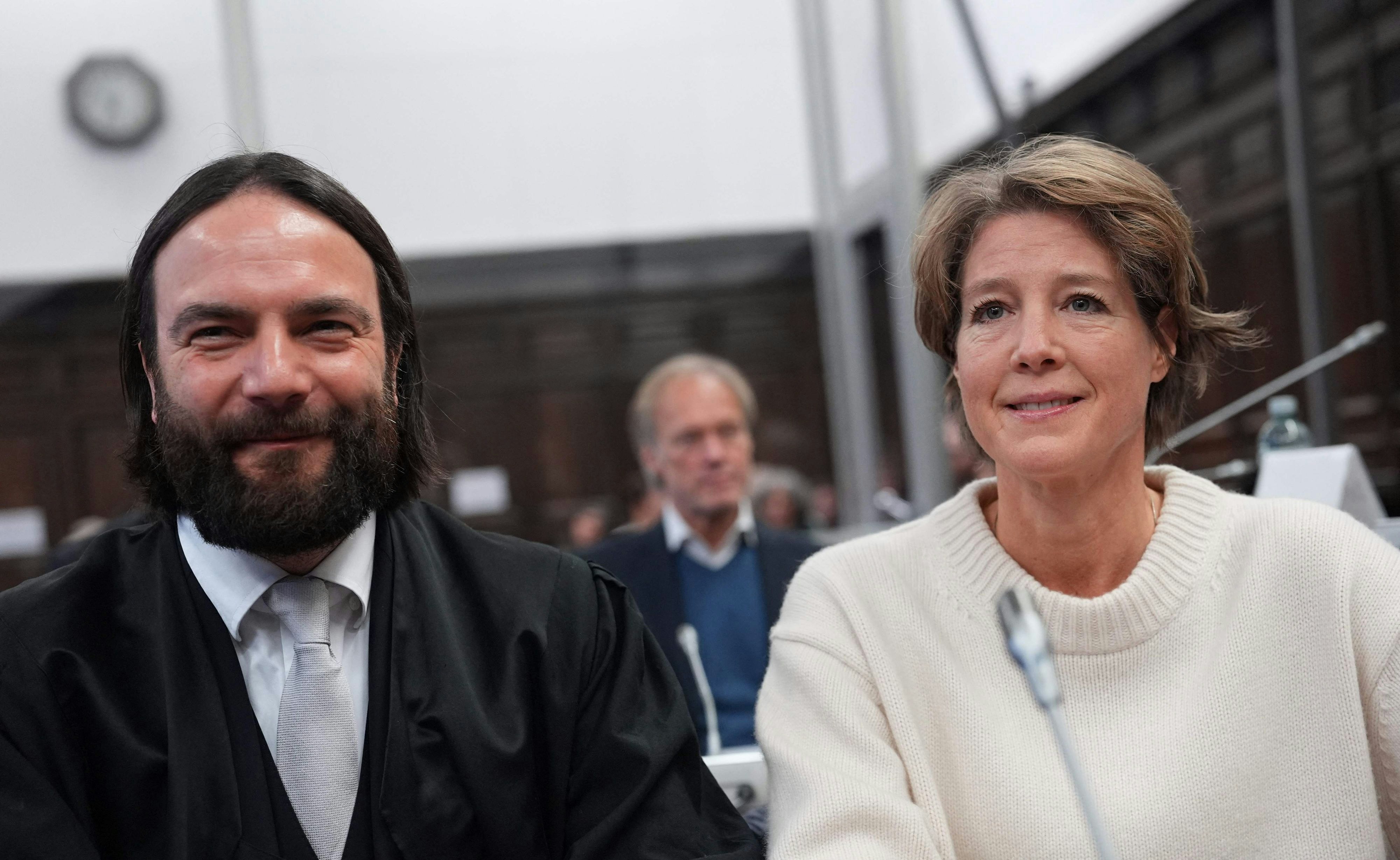 Entführungs-Prozess: Mitangeklagte stürmt weinend aus Saal – Christina ...