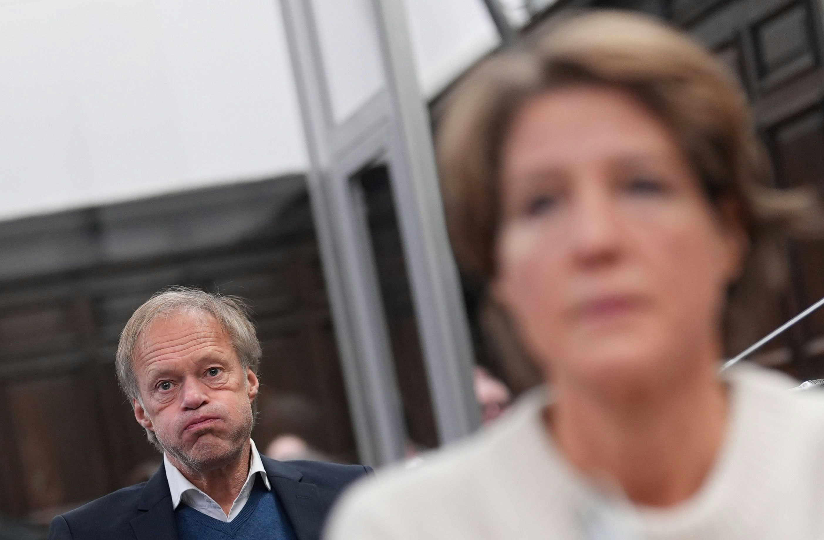 Entführungs-Prozess: Mitangeklagte stürmt weinend aus Saal – Christina ...