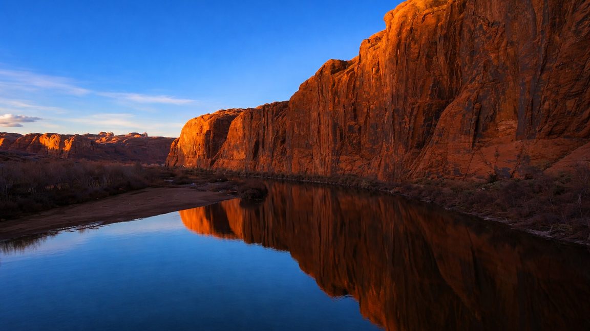 Sunset on the red cliffs