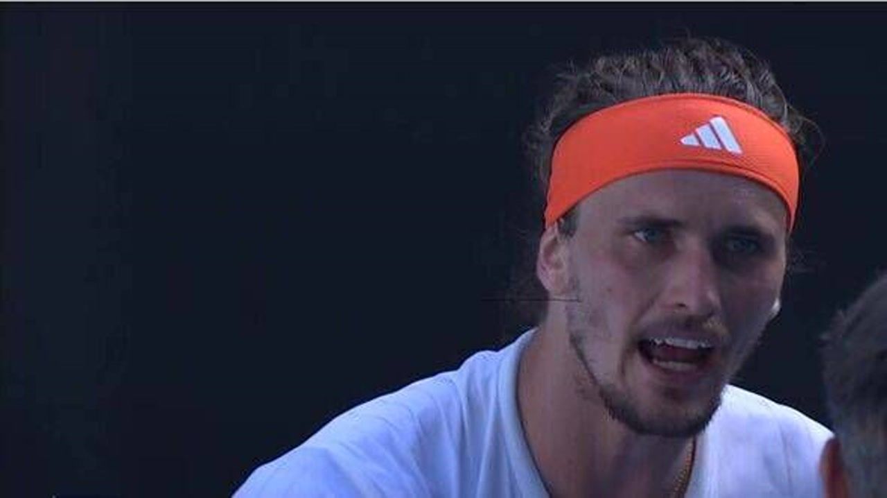 Australian Open commentators forced to apologize after on-court outburst