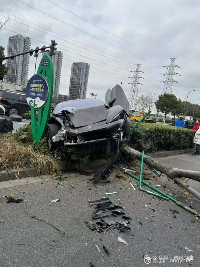 Σοκ στην Κίνα: Yangwang U9 «καρφώνεται» σε Zeekr 009 και BYD Seagull
