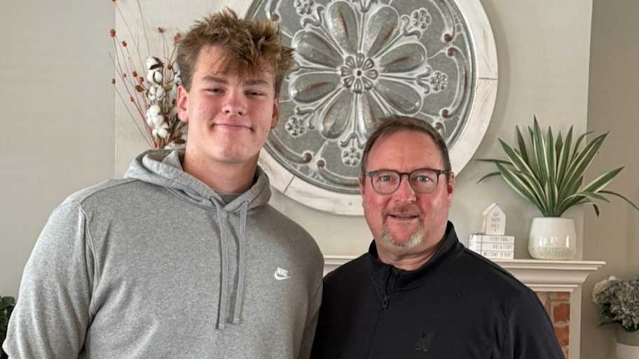 Northwestern offers 2027 Texas offensive tackle
