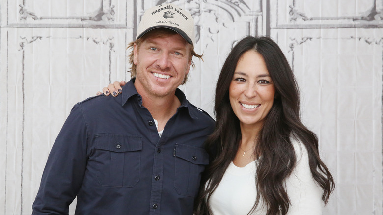 We can't ignore these strange things about Joanna & Chip Gaines ...