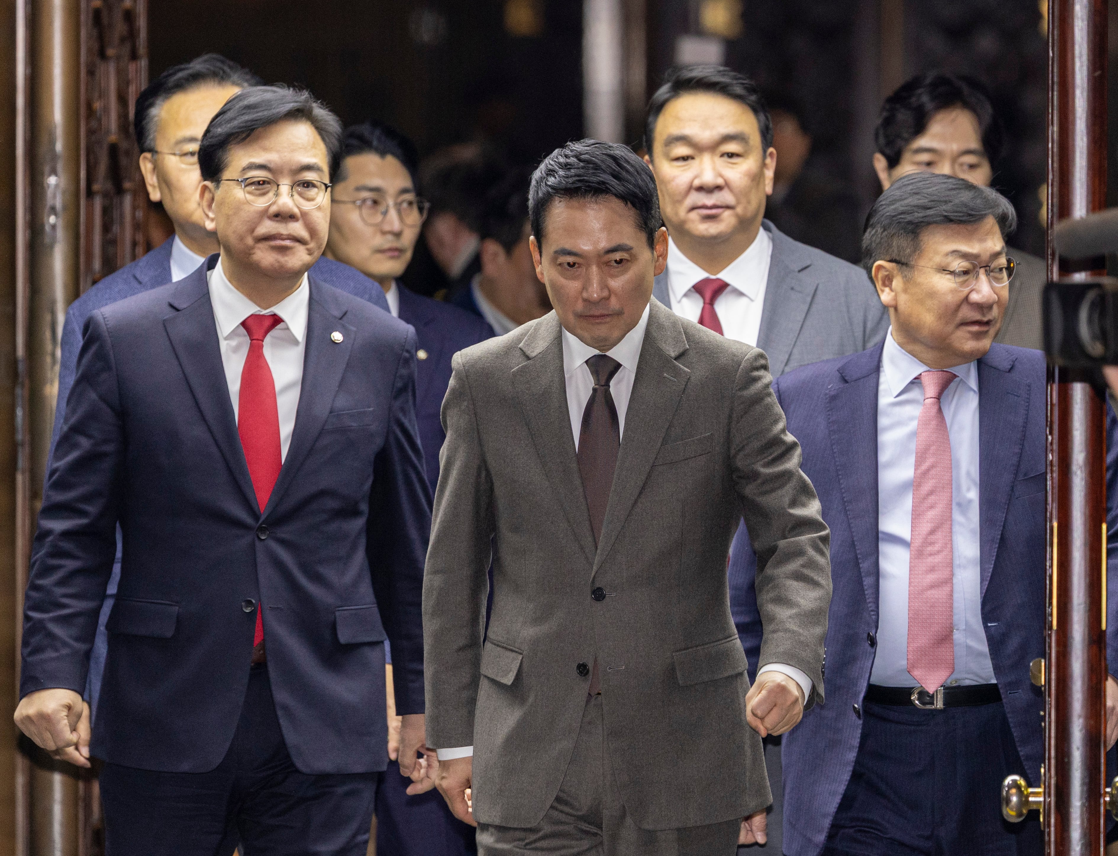 People Power Party leader Jang faces resignation calls