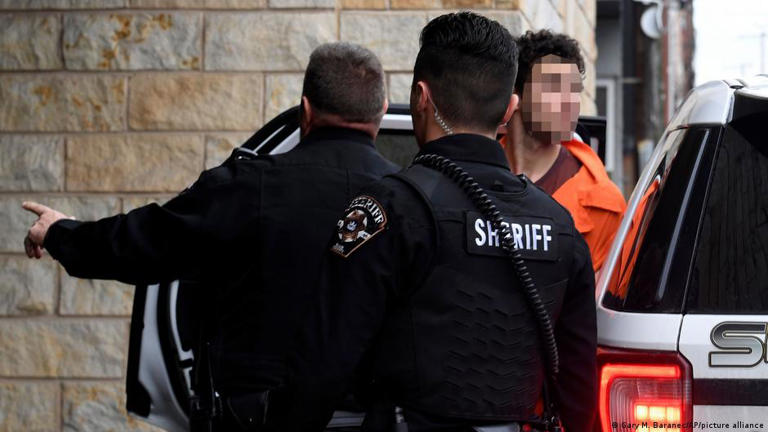 Federal prosecutors cannot seek death penalty against man accused of ...