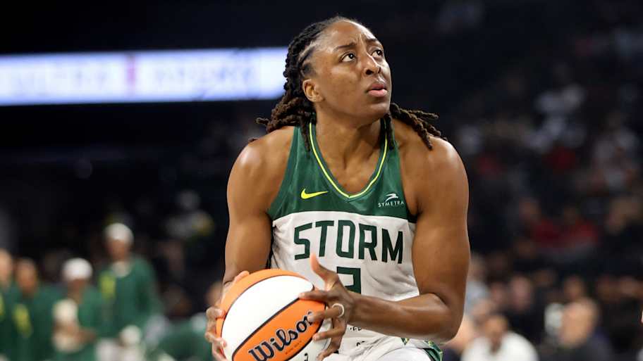 Time is working against the WNBA: we need a CBA deal now