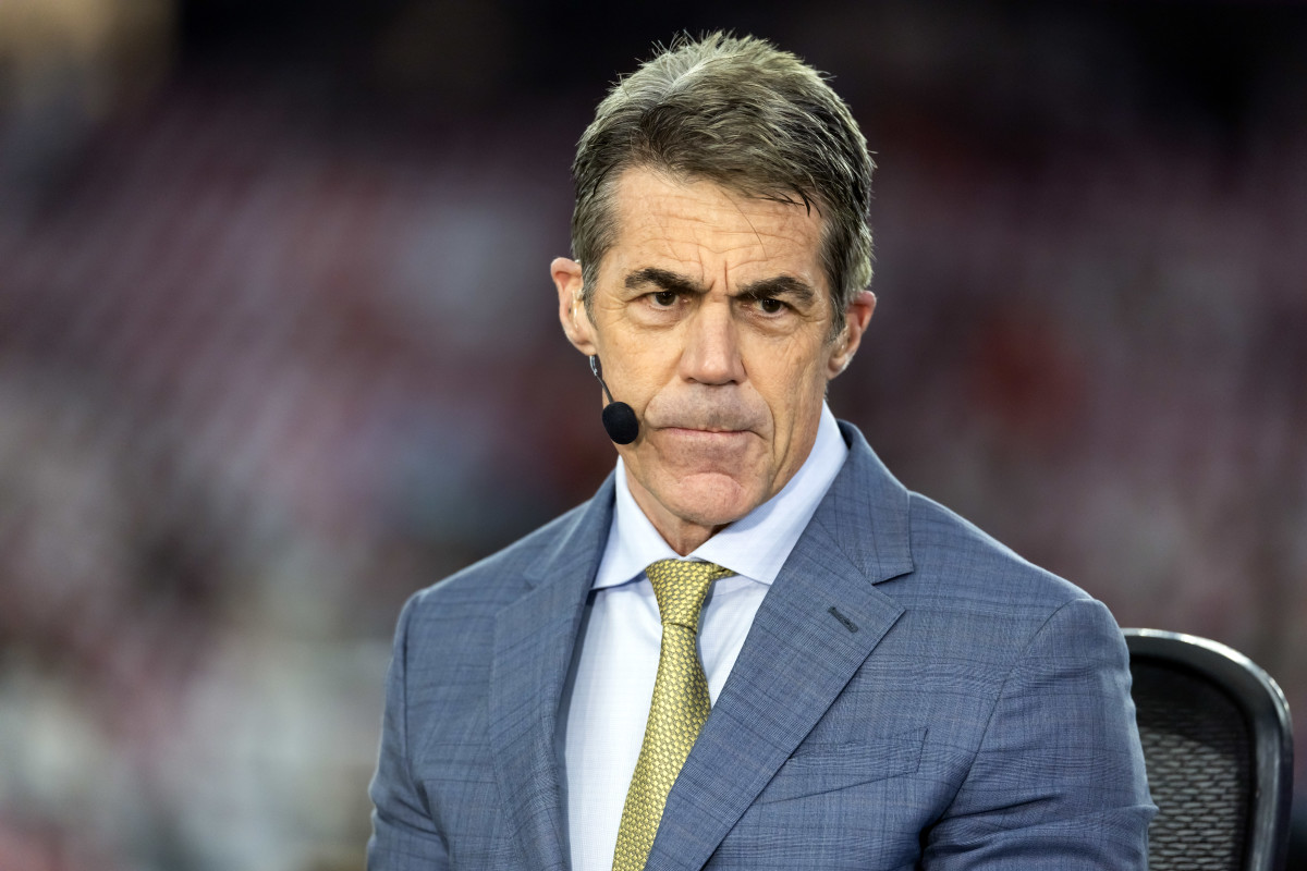 ESPN announcer Chris Fowler causes stir with gym video