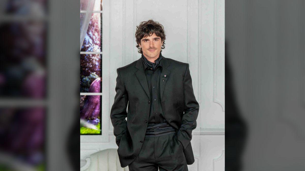 Jacob Elordi fans are divided after actor chews and spits gum into his ...