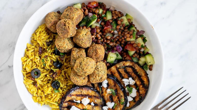 Parents served vegan frozen food for her graduation dinner while rest ...