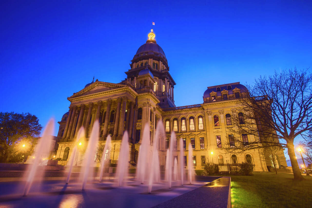 Illinois bill would penalize slow firearm ID card renewals