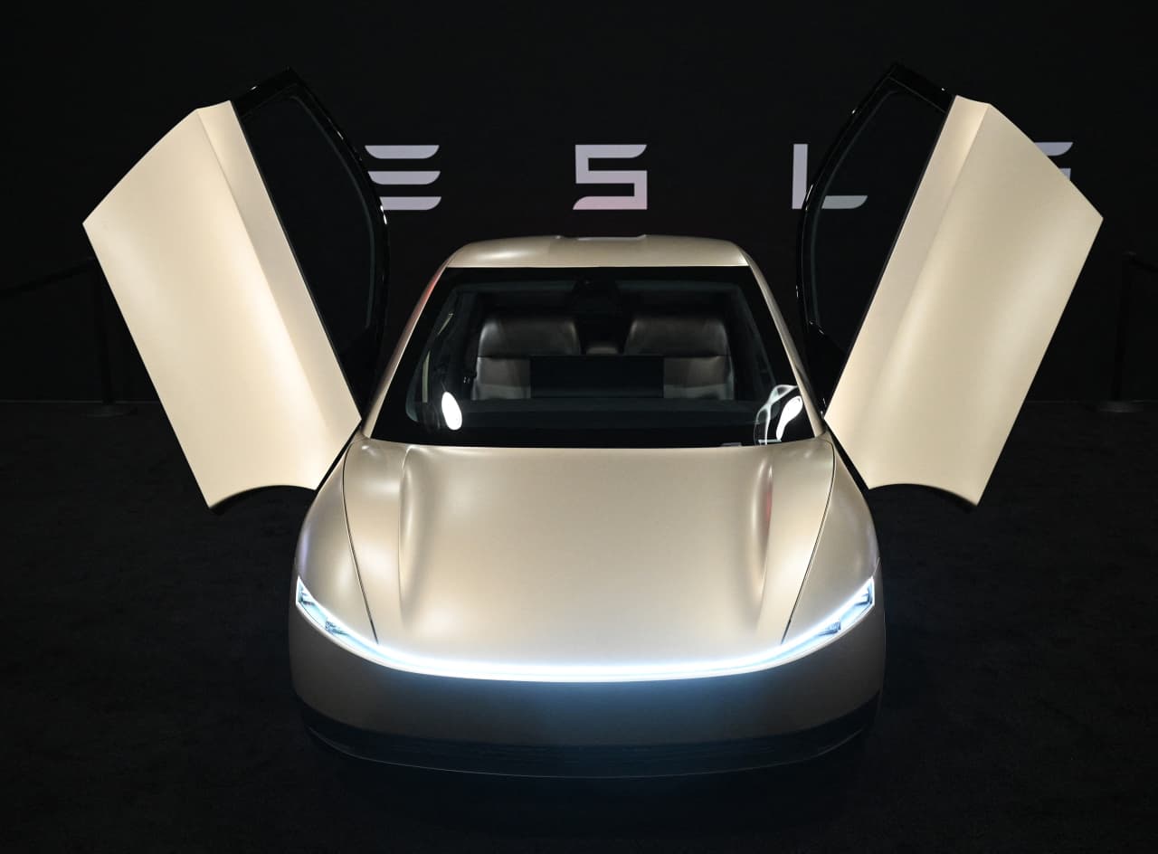 Tesla stock rebounds from earnings dip. SpaceX is helping.