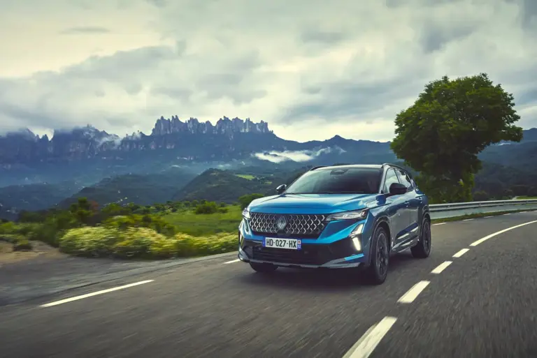 Prova Renault Austral 2026: il C-SUV è sempre bello da guidare e sfida ...