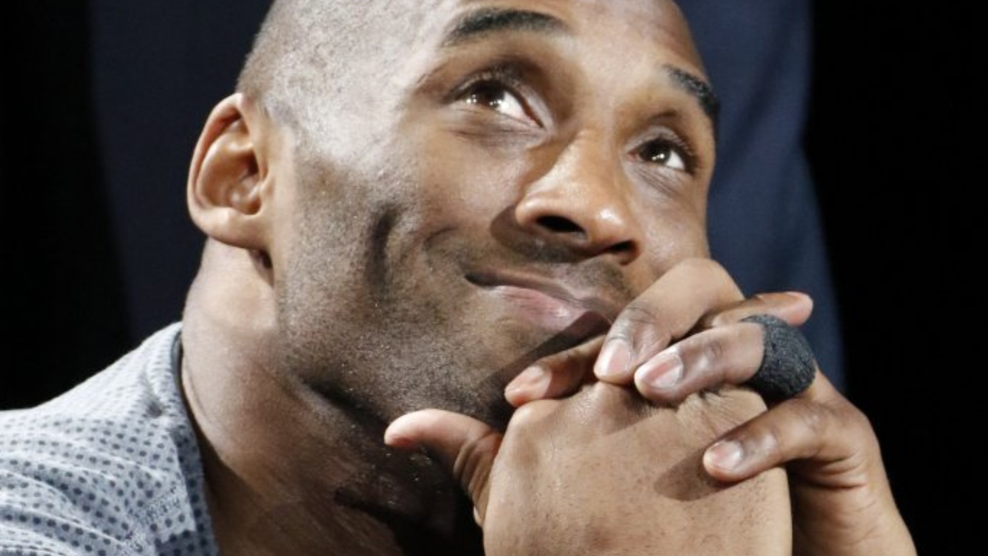 Celebrities' emotional reactions to Kobe Bryant's death on live TV
