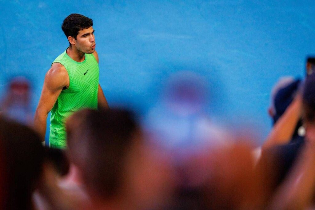Australian Open, Alcaraz ha finto di ritirarsi? Il gesto che ha ...
