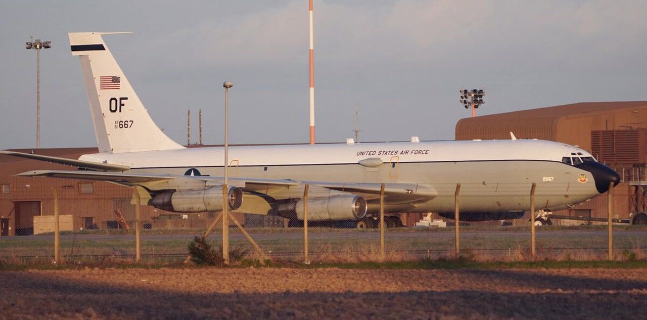 USAF nuke sniffer jet lands in Britain