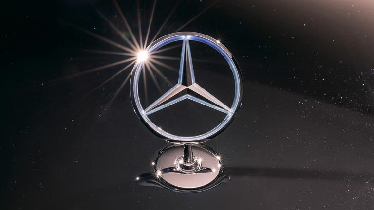 Heated seatbelts and illuminated badges – the new Mercedes S-Class ...