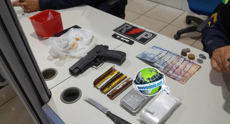 Dupla com arma falsa e drogas é presa na zona leste