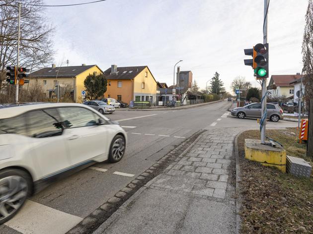 Die Fußgängerampel in Poing soll verschoben werden – doch es gibt Protest
