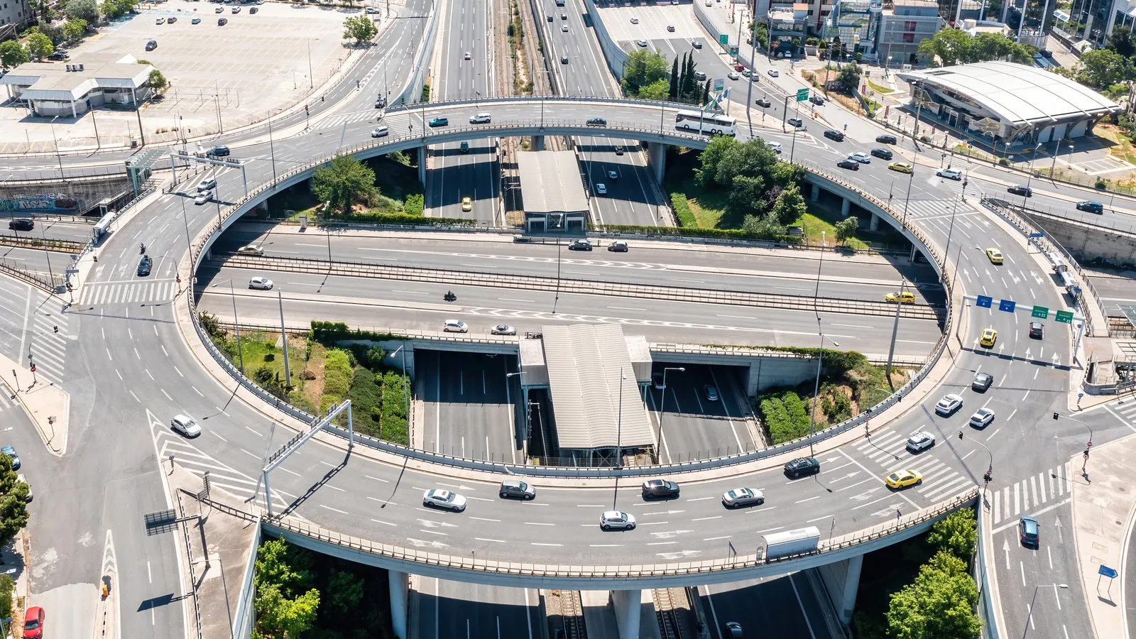 AI traffic cameras expand red-light enforcement in US cities