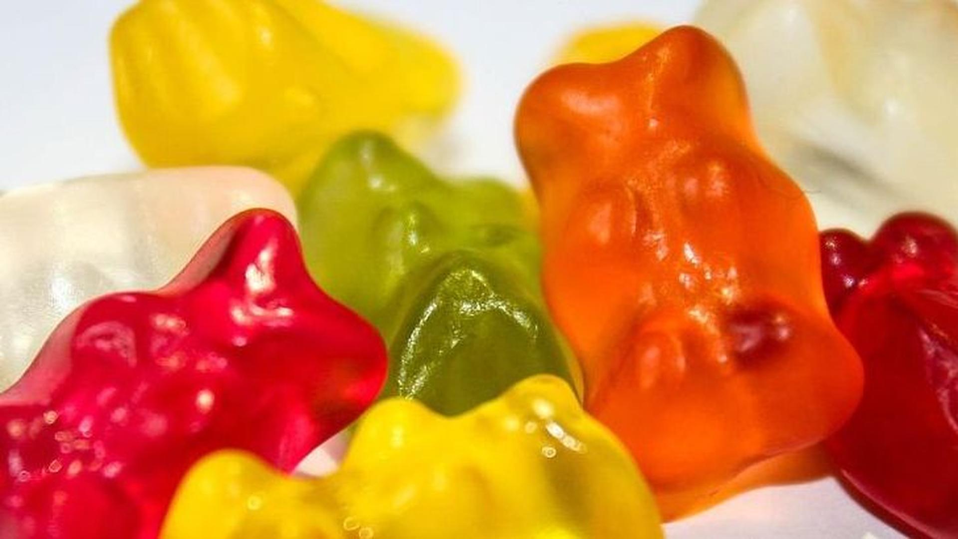 9 common food additives you should avoid - health experts warn