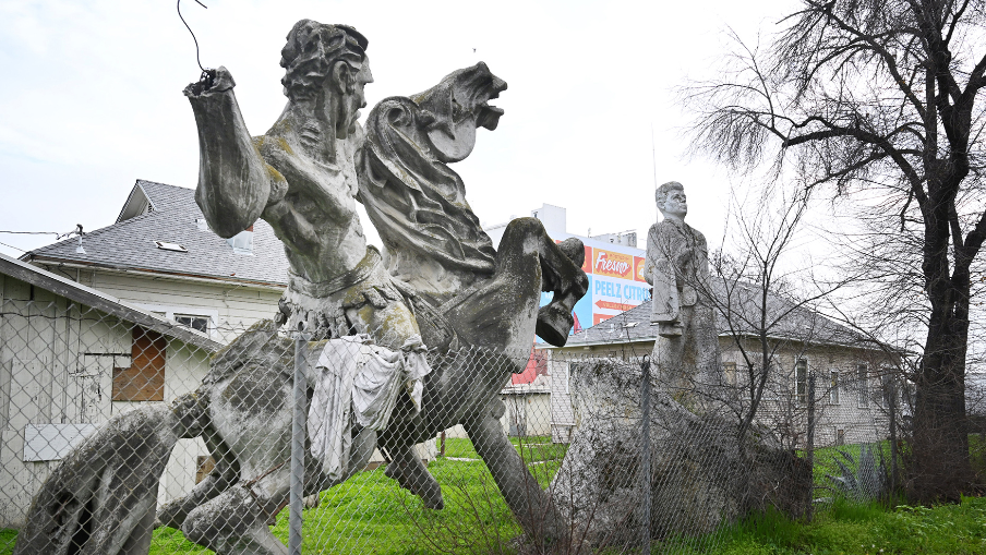 Those big statues lurking just off Fresno's Highway 41? Here's the ...