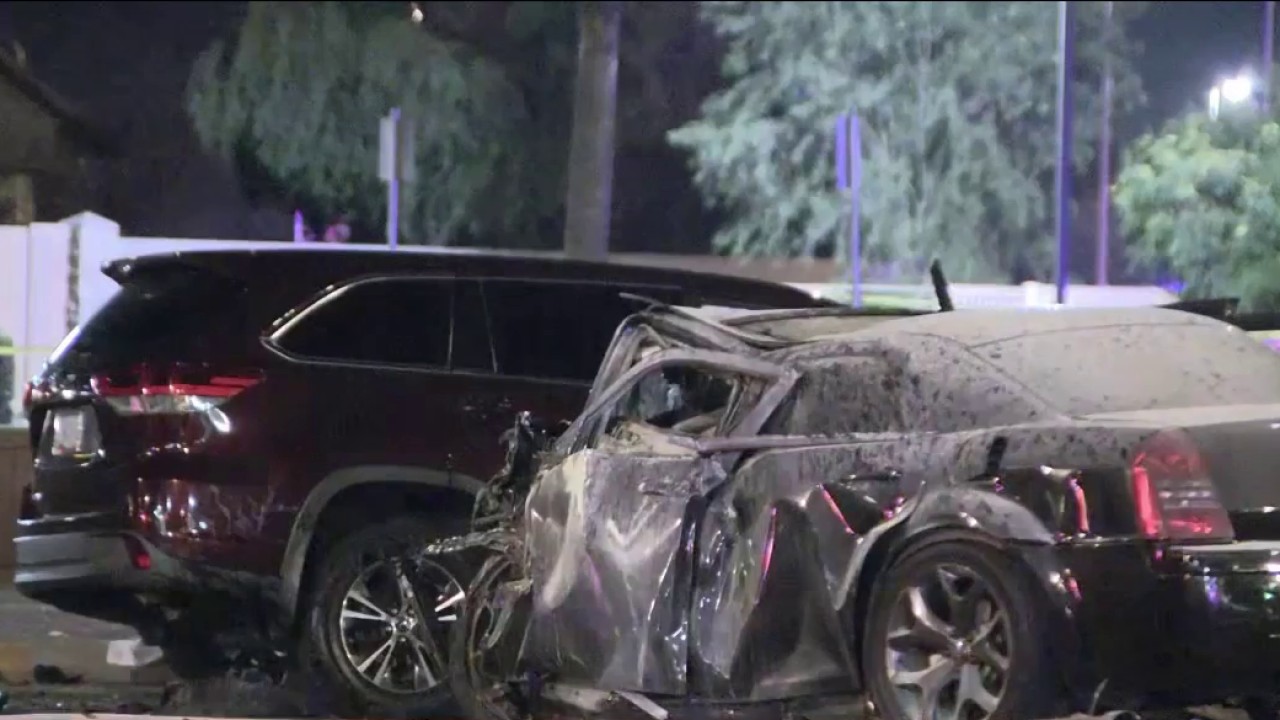 1 dead, another hurt in west Phoenix crash