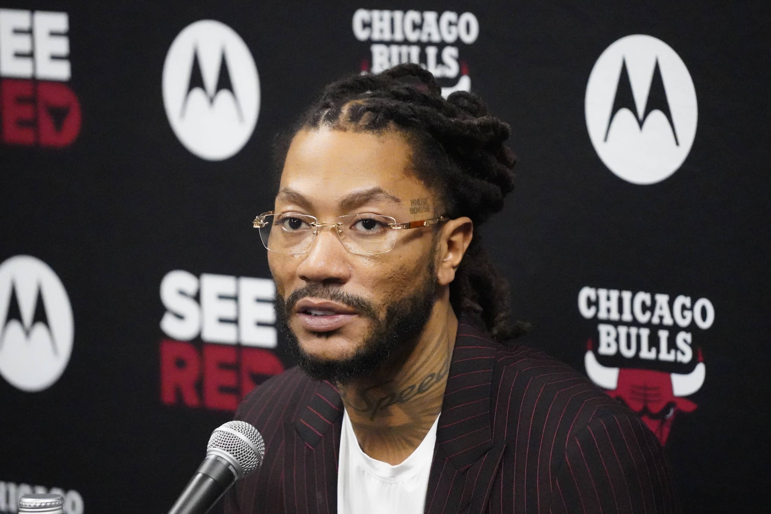 Derrick Rose doesn’t want Bulls to build a statue of him after seeing ...