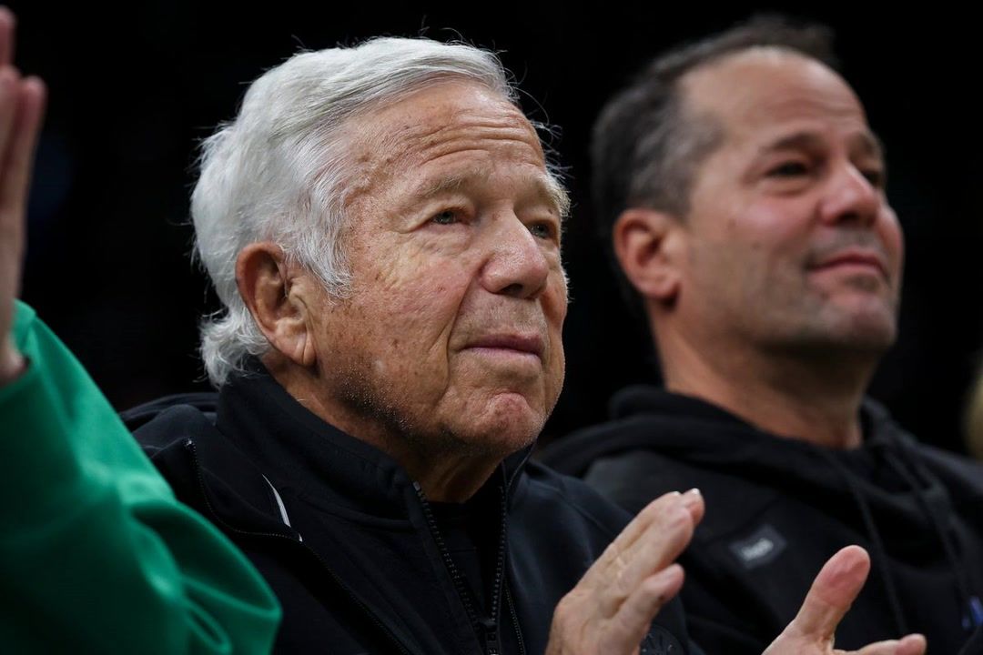 Kraft defends Belichick after reported Hall snub